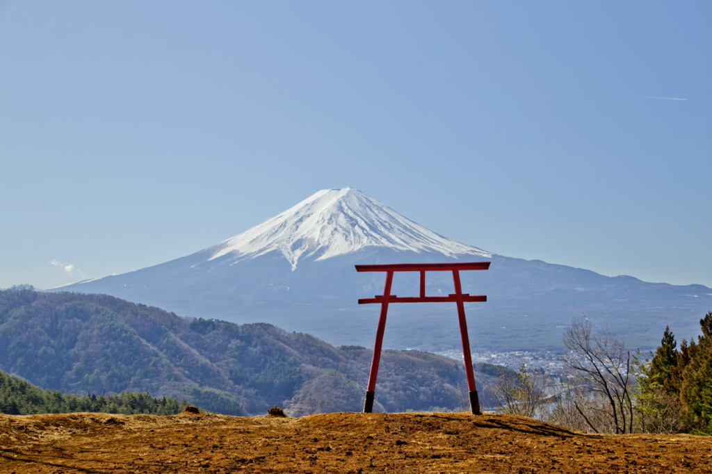 Tenku-no Torii (Torii gate in the sky) | Kawaguchiko.net